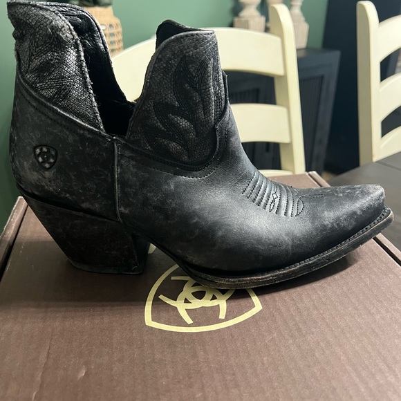 Ariat | Shoes | Ariat Black Distressed Dixon Ankle Boots | Poshmark